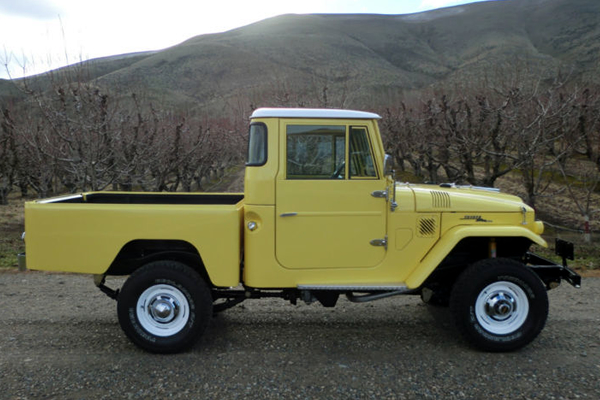 Vintage Monday: Toyota FJ45 Land Cruiser