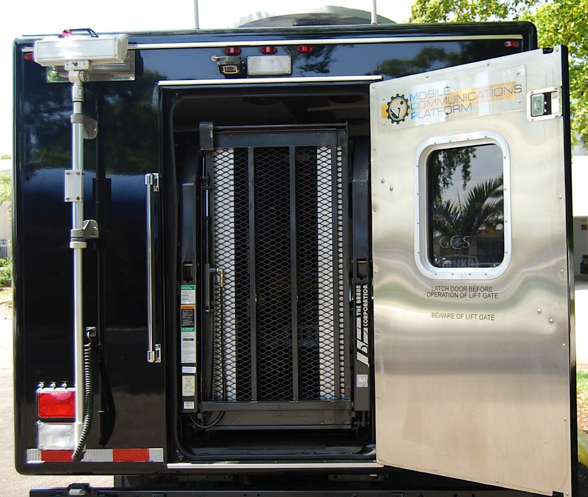 eBay Find: Hummer H1 - Mobile Communications Platform - Diesel Army