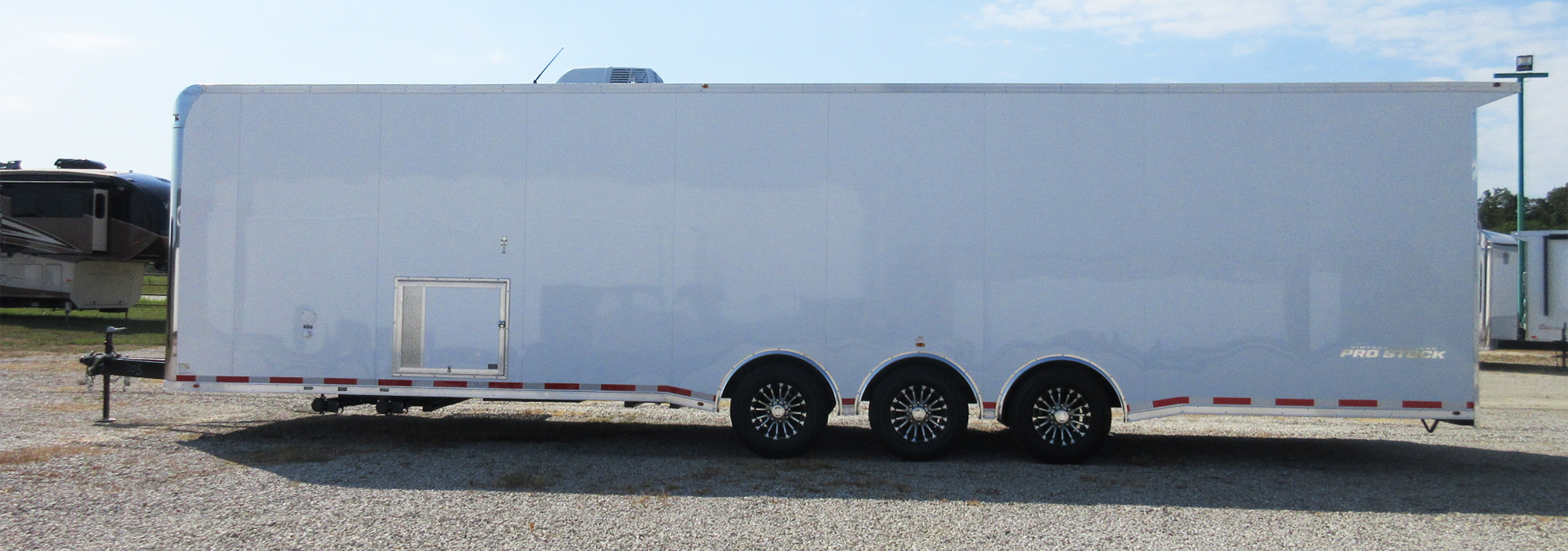 Rig of the Month: Flying 34-Foot Pro Stock Trailer from Vintage