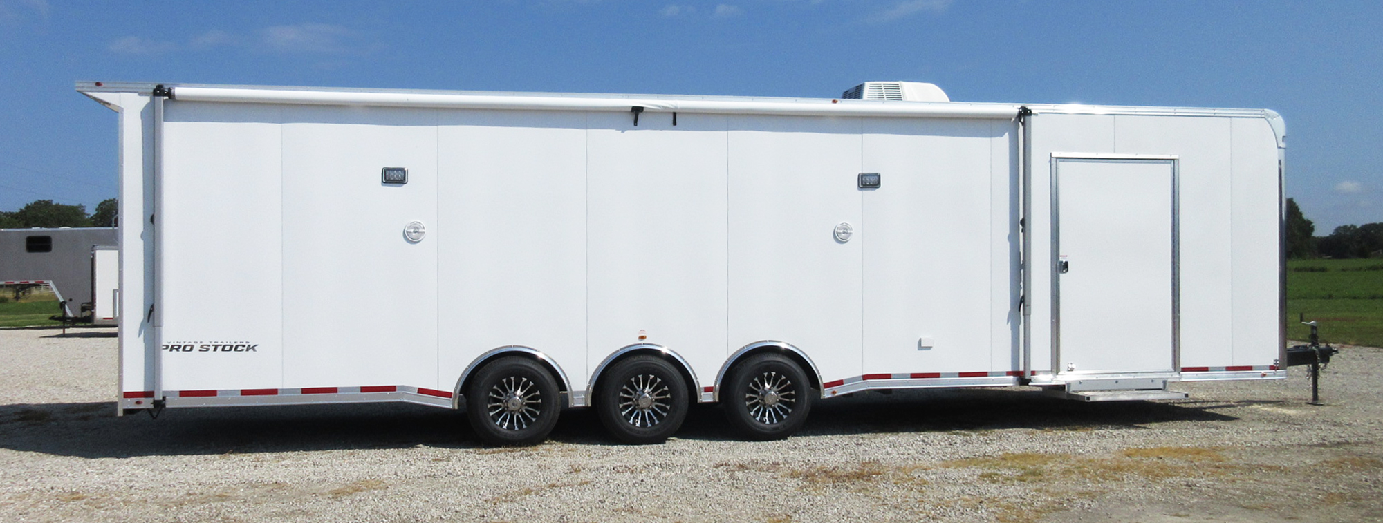 Rig of the Month: Flying 34-Foot Pro Stock Trailer from Vintage