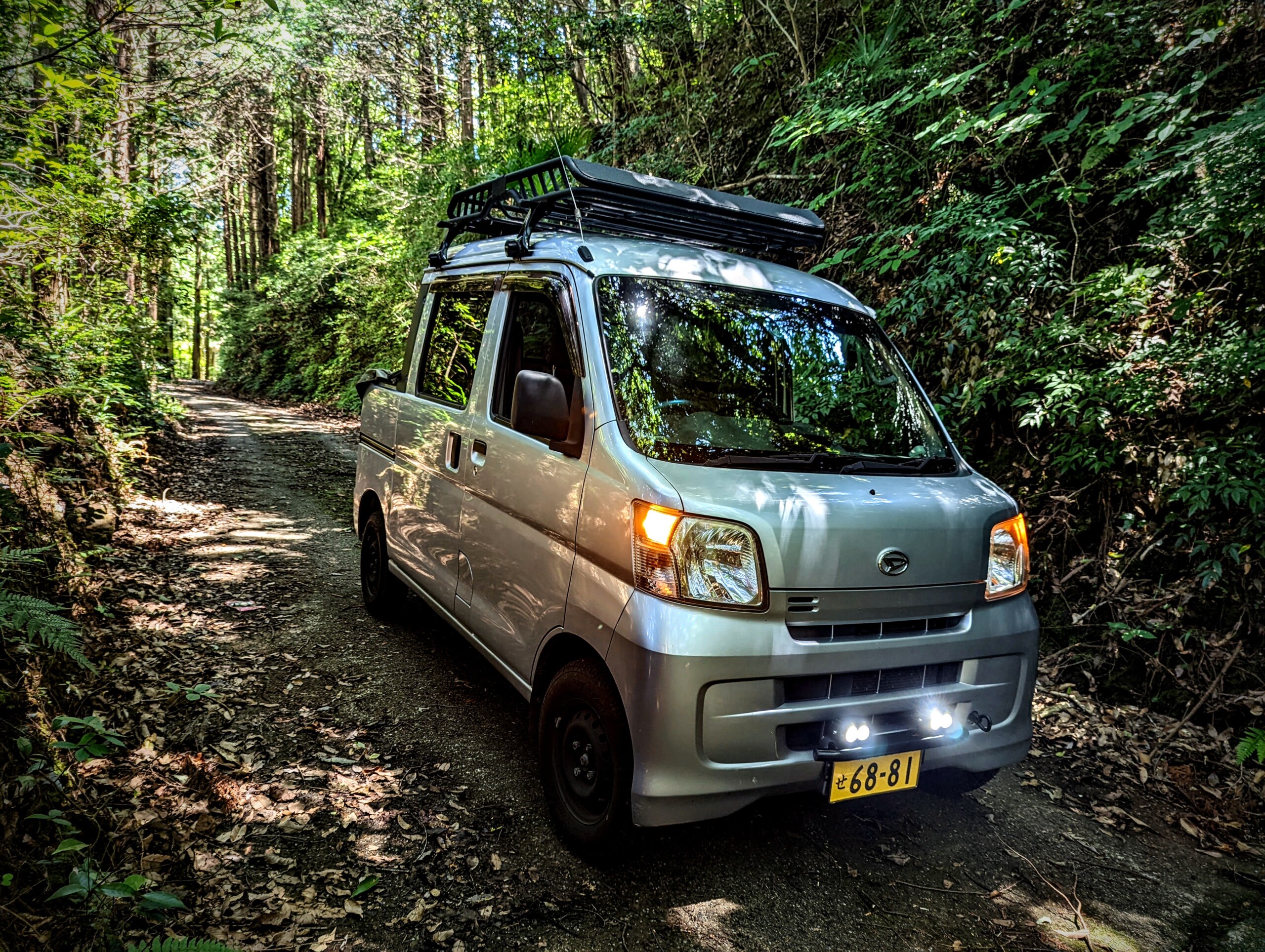 The Micro Machine Daihatsu Hijet Deck Van Gets DIY Modifications